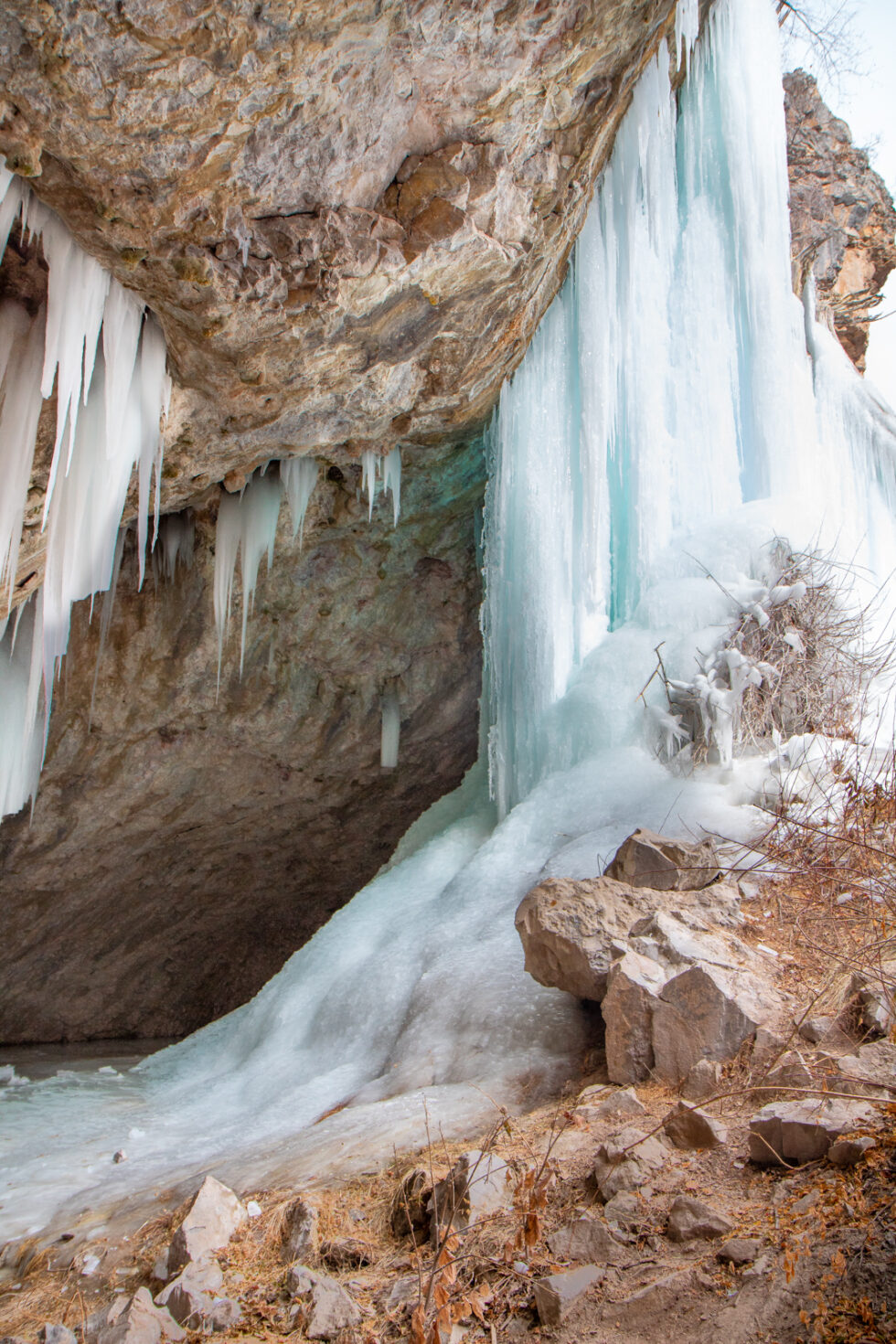 EXPLORING THE ICE CAVES IN RIFLE MOUNTAIN PARK, COLORADO | Everyday Laura
