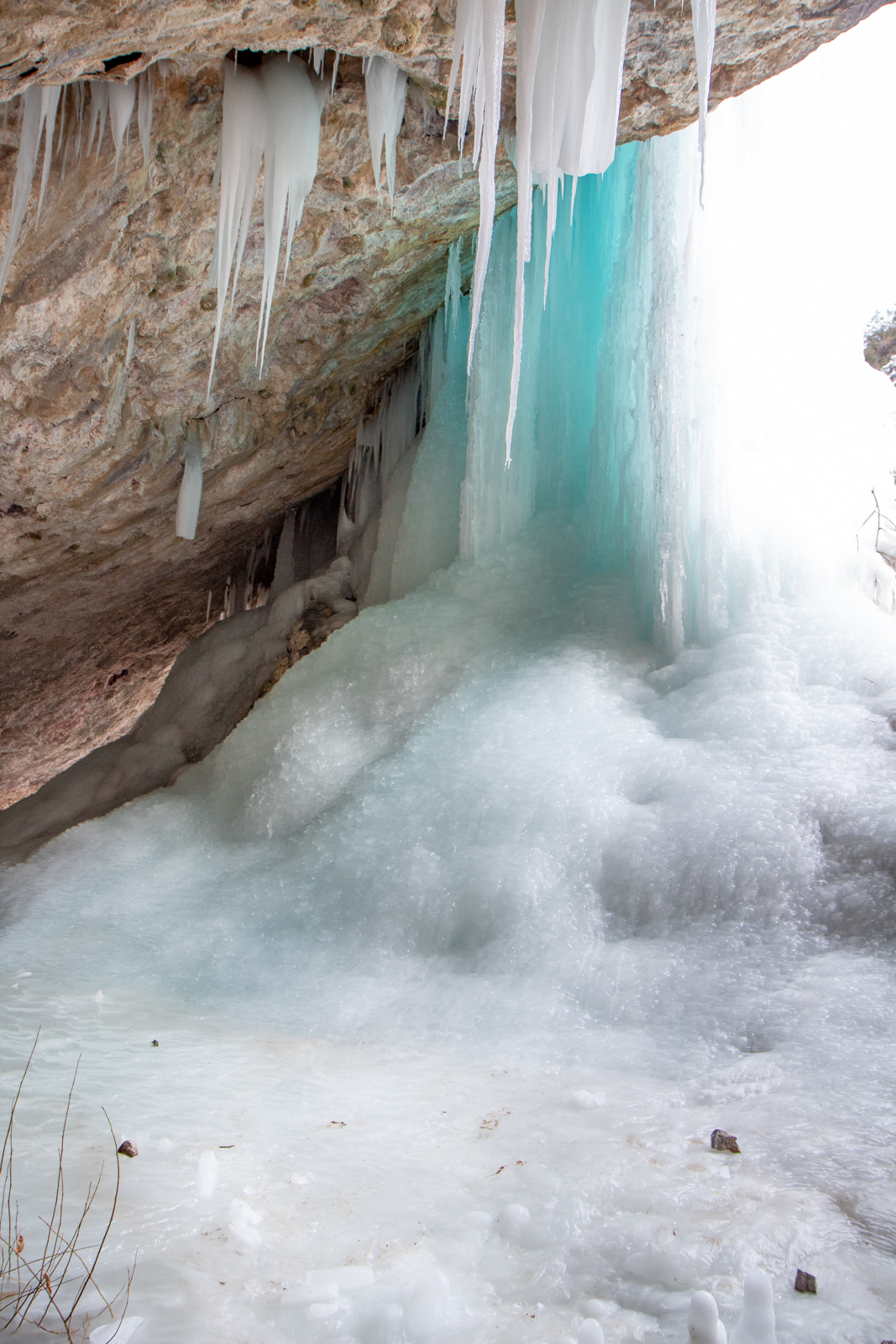 EXPLORING THE ICE CAVES IN RIFLE MOUNTAIN PARK, COLORADO | Everyday Laura