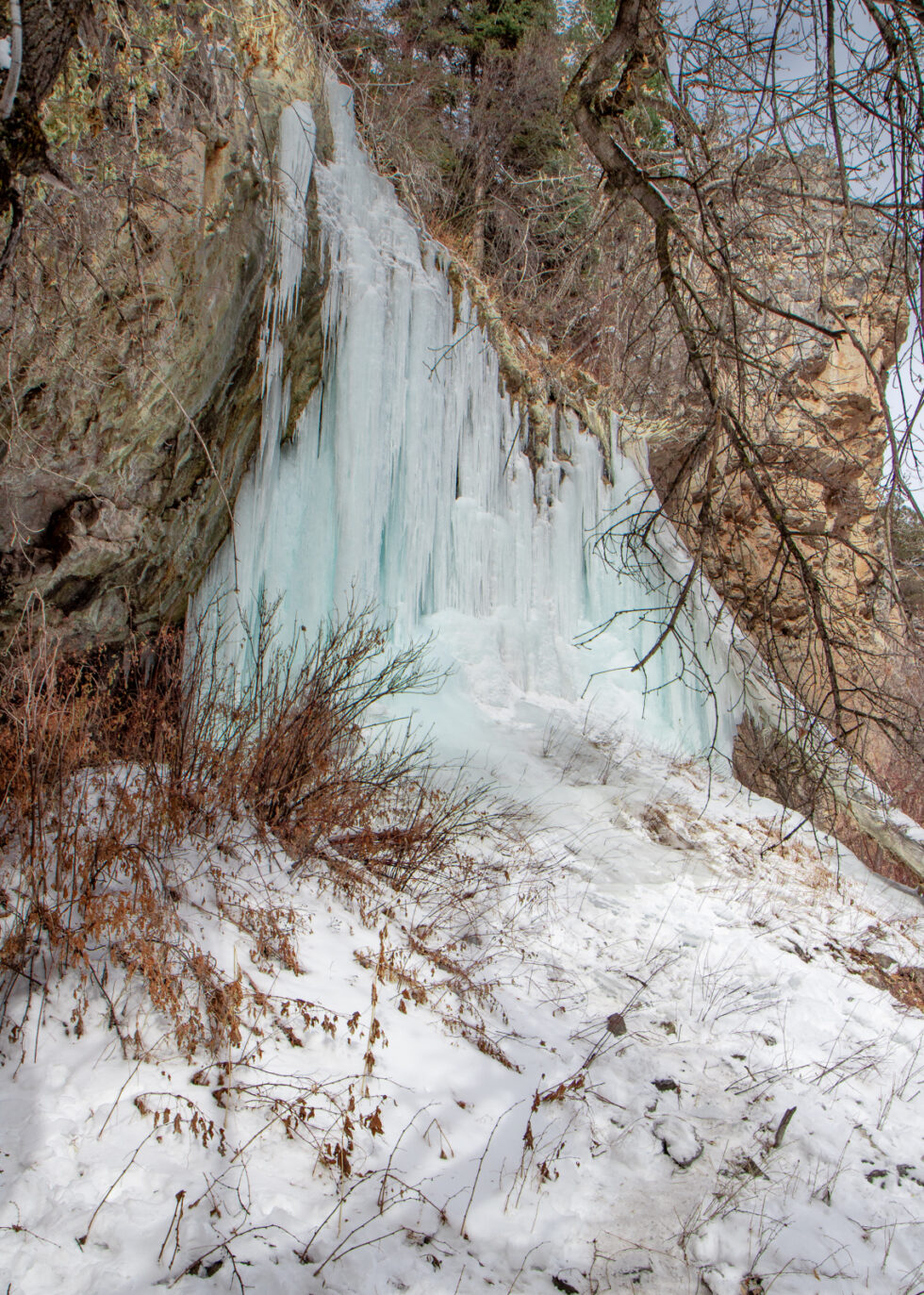 EXPLORING THE ICE CAVES IN RIFLE MOUNTAIN PARK, COLORADO | Everyday Laura